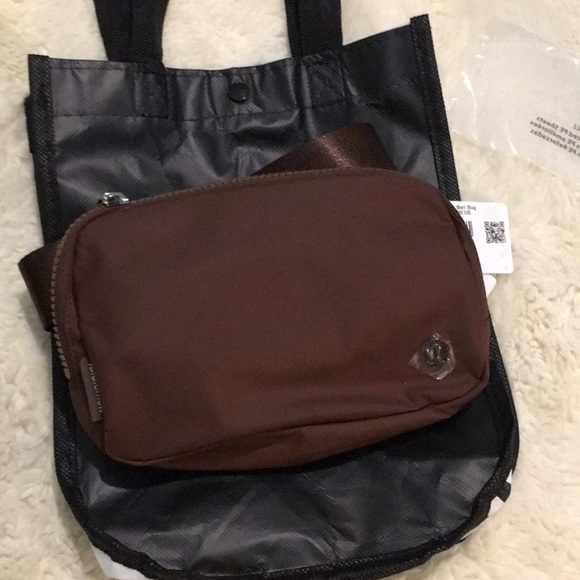 cheap price wholesale Lululemon Everywhere Belt Bag Java
